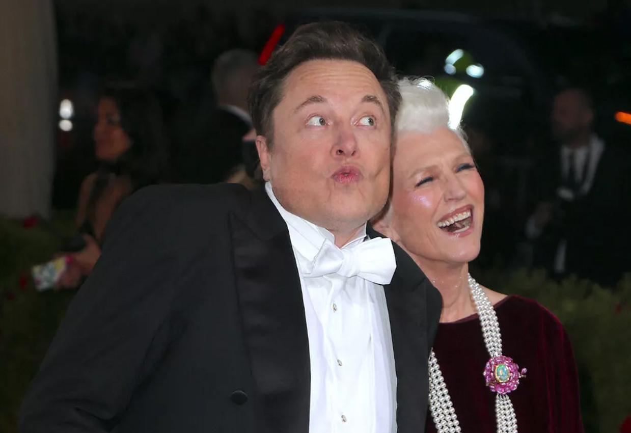 Mey Mask: "Oğlumu ziyarətə getdiyim zaman qarajda qalmalı oluram ...